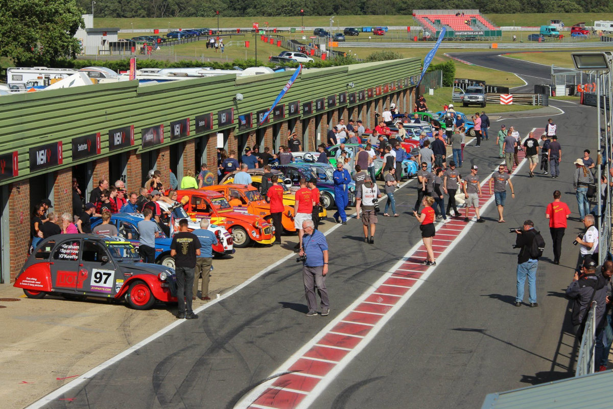 32nd Classic 2CV 24 Hour Race - Aug. 27 & 28 in Snetterton, UK ...