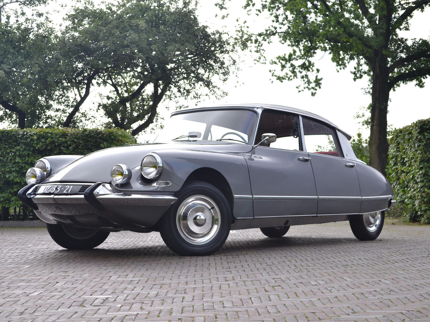 The Revolutionary Citroën DS: A Milestone in Automotive History ...