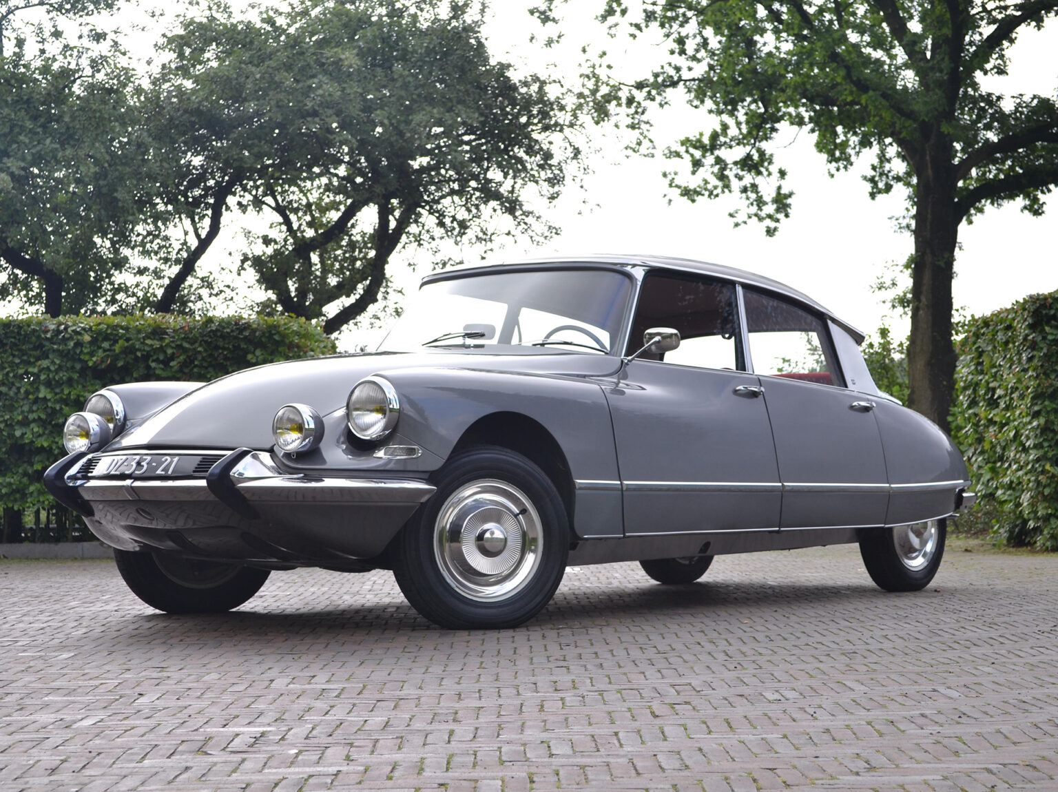The Revolutionary Citroën DS: A Milestone in Automotive History ...