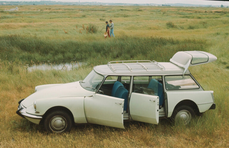 The Revolutionary Citroën DS: A Milestone in Automotive History ...
