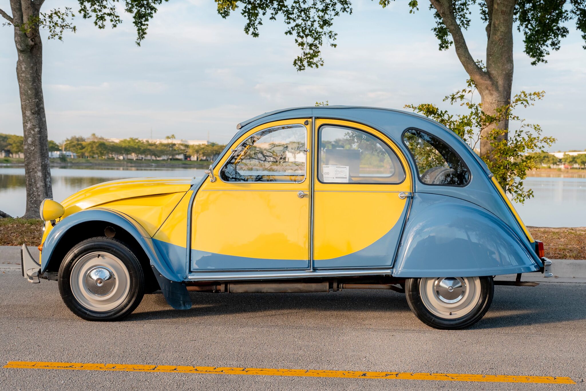 Christie Brinkley's 2CV — Auction Flip - Citroënvie!