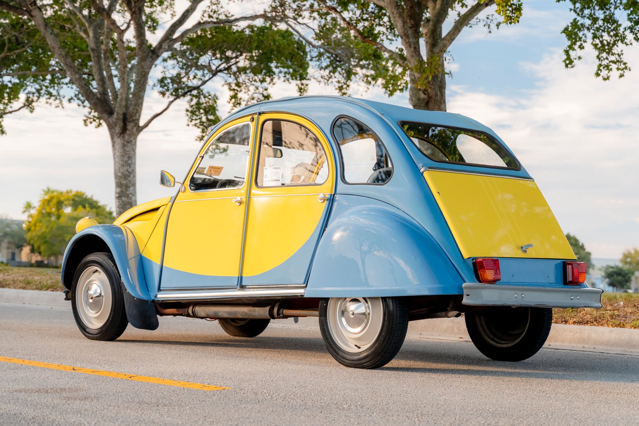 Christie Brinkley's 2CV — Auction Flip - Citroënvie!